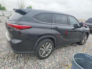 Black Toyota Highlander 2021 in Klaipeda, with an engine capacity of 2.50 L and mileage of 154 thousand km for 17500 €, photo 4 on AUTOMOTO.COM.LV