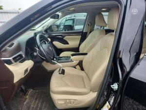Black Toyota Highlander 2021 in Klaipeda, with an engine capacity of 2.50 L and mileage of 154 thousand km for 17500 €, photo 8 on AUTOMOTO.COM.LV
