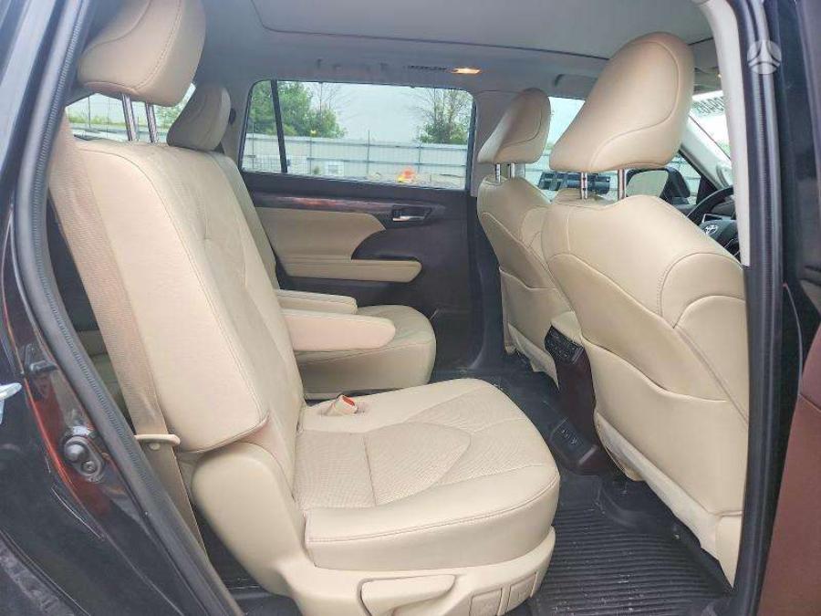 Black Toyota Highlander 2021 in Klaipeda, with an engine capacity of 2.50 L and mileage of 154 thousand km for 17500 €, photo 12 on AUTOMOTO.COM.LV