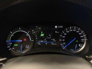 Black Toyota Highlander 2021 in Riga, with an engine capacity of 2.49 L and mileage of 100 thousand km for 38500 €, photo 9 on AUTOMOTO.COM.LV