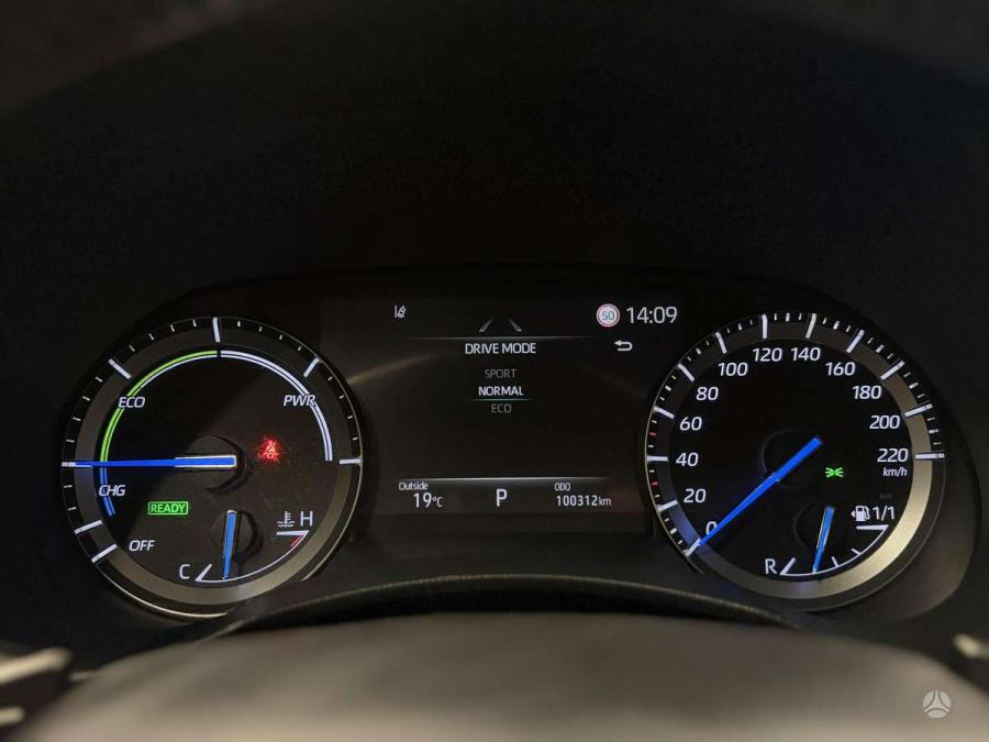 Black Toyota Highlander 2021 in Riga, with an engine capacity of 2.49 L and mileage of 100 thousand km for 38500 €, photo 11 on AUTOMOTO.COM.LV