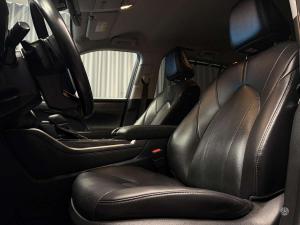 Black Toyota Highlander 2021 in Riga, with an engine capacity of 2.49 L and mileage of 100 thousand km for 38500 €, photo 19 on AUTOMOTO.COM.LV
