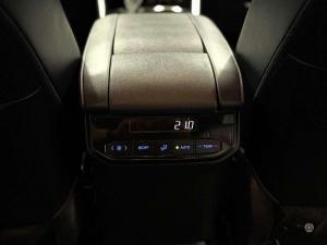 Black Toyota Highlander 2021 in Riga, with an engine capacity of 2.49 L and mileage of 100 thousand km for 38500 €, photo 24 on AUTOMOTO.COM.LV