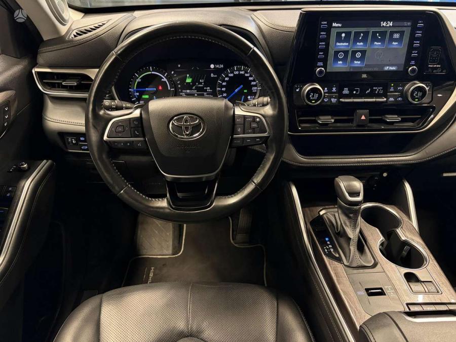 Black Toyota Highlander 2021 in Riga, with an engine capacity of 2.49 L and mileage of 100 thousand km for 38500 €, photo 25 on AUTOMOTO.COM.LV