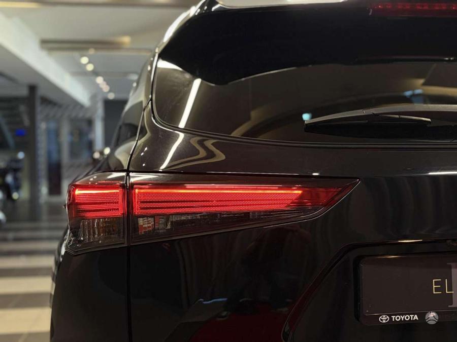 Black Toyota Highlander 2021 in Riga, with an engine capacity of 2.49 L and mileage of 100 thousand km for 38500 €, photo 41 on AUTOMOTO.COM.LV