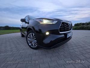 Melns Toyota Highlander 2021 Rīga, ar dzinēja tilpumu 2.50 L un nobraukumu 103 tūkst. km par 36460 €, foto 3 vietnē AUTOMOTO.COM.LV