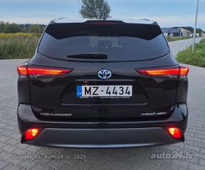 Melns Toyota Highlander 2021 Rīga, ar dzinēja tilpumu 2.50 L un nobraukumu 103 tūkst. km par 36460 €, foto 7 vietnē AUTOMOTO.COM.LV
