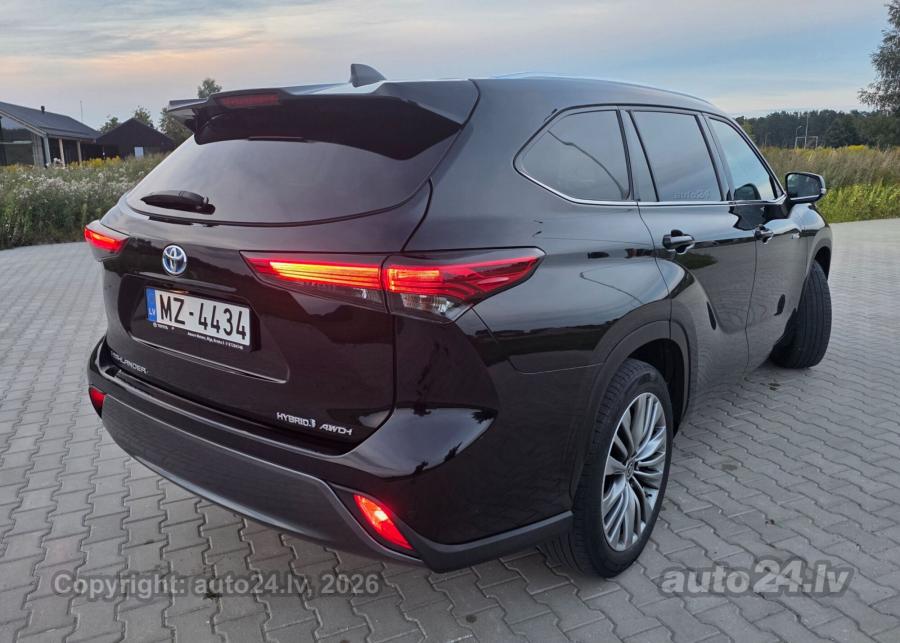 Melns Toyota Highlander 2021 Rīga, ar dzinēja tilpumu 2.50 L un nobraukumu 103 tūkst. km par 36460 €, foto 8 vietnē AUTOMOTO.COM.LV