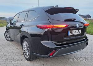 Melns Toyota Highlander 2021 Rīga, ar dzinēja tilpumu 2.50 L un nobraukumu 103 tūkst. km par 36460 €, foto 13 vietnē AUTOMOTO.COM.LV