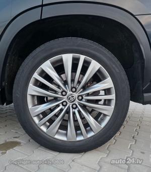 Melns Toyota Highlander 2021 Rīga, ar dzinēja tilpumu 2.50 L un nobraukumu 103 tūkst. km par 36460 €, foto 14 vietnē AUTOMOTO.COM.LV