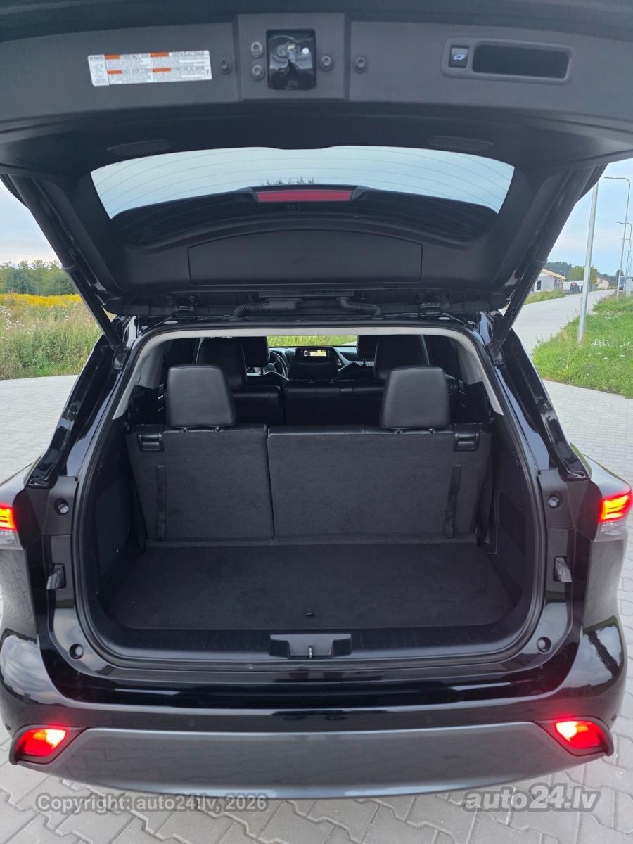 Melns Toyota Highlander 2021 Rīga, ar dzinēja tilpumu 2.50 L un nobraukumu 103 tūkst. km par 36460 €, foto 16 vietnē AUTOMOTO.COM.LV