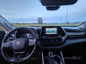 Melns Toyota Highlander 2021 Rīga, ar dzinēja tilpumu 2.50 L un nobraukumu 103 tūkst. km par 36460 €, foto 21 vietnē AUTOMOTO.COM.LV