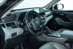Melns Toyota Highlander 2021 Rīga, ar dzinēja tilpumu 2.50 L un nobraukumu 178 tūkst. km par 34900 €, foto 4 vietnē AUTOMOTO.COM.LV