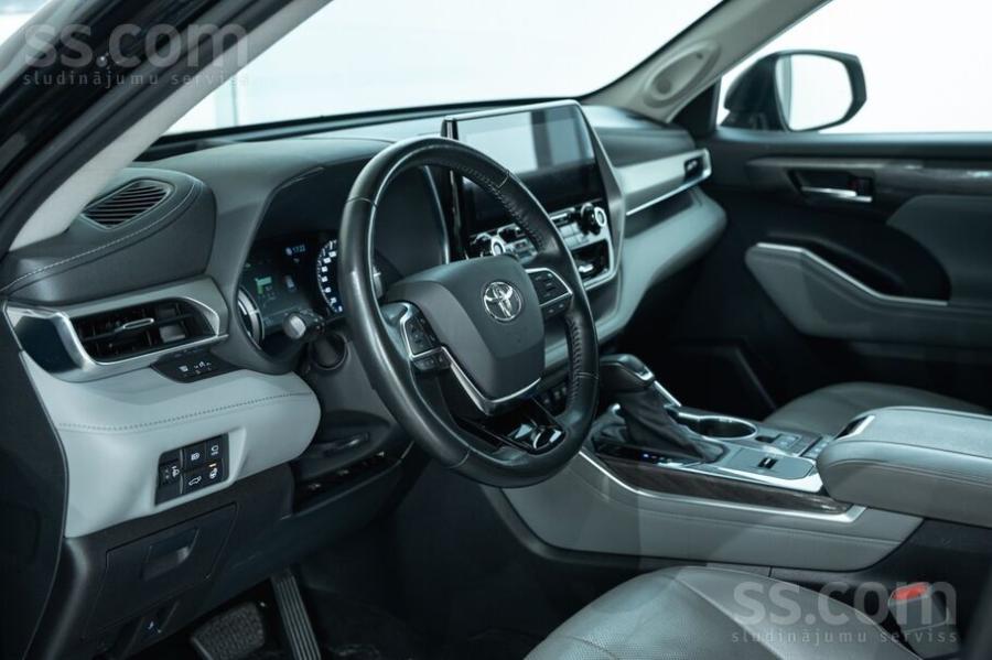 Melns Toyota Highlander 2021 Rīga, ar dzinēja tilpumu 2.50 L un nobraukumu 178 tūkst. km par 34900 €, foto 4 vietnē AUTOMOTO.COM.LV