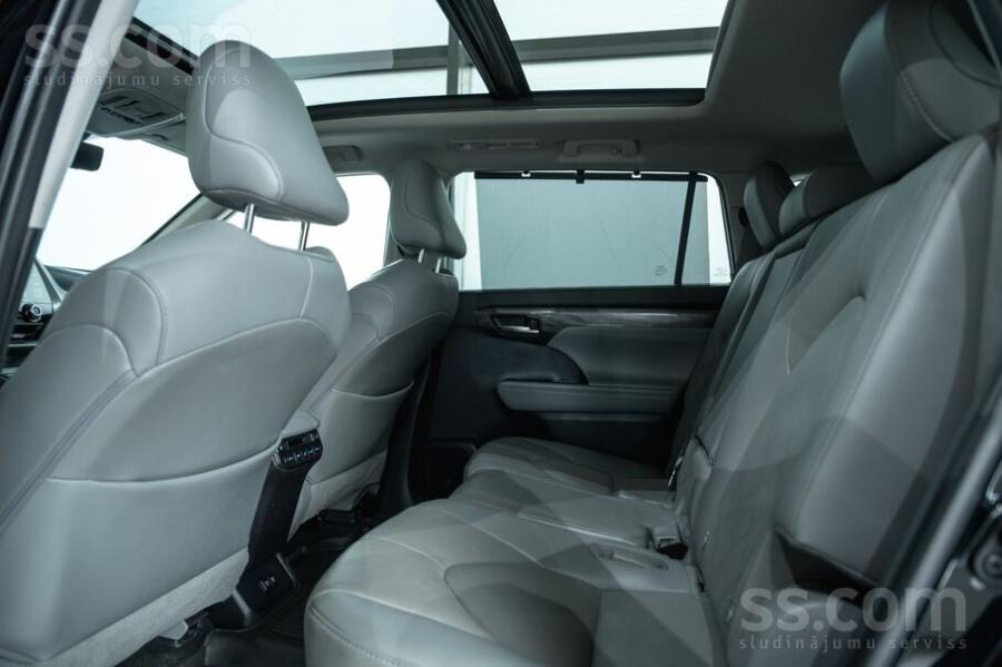 Melns Toyota Highlander 2021 Rīga, ar dzinēja tilpumu 2.50 L un nobraukumu 178 tūkst. km par 34900 €, foto 7 vietnē AUTOMOTO.COM.LV