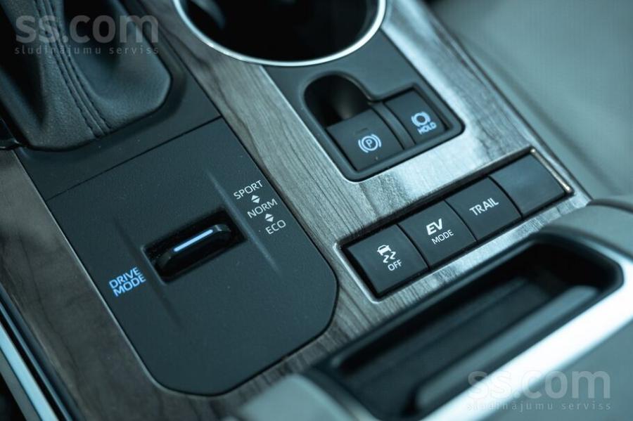 Melns Toyota Highlander 2021 Rīga, ar dzinēja tilpumu 2.50 L un nobraukumu 178 tūkst. km par 34900 €, foto 17 vietnē AUTOMOTO.COM.LV