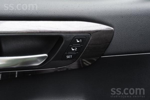 Black Toyota Highlander 2021 in Riga, with an engine capacity of 2.50 L and mileage of 120 thousand km for 35250 €, photo 9 on AUTOMOTO.COM.LV