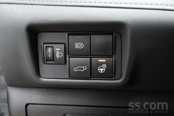 Black Toyota Highlander 2021 in Riga, with an engine capacity of 2.50 L and mileage of 120 thousand km for 35250 €, photo 11 on AUTOMOTO.COM.LV