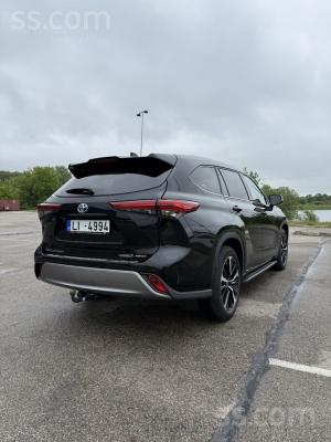 Melns Toyota Highlander 2022 Rīga, ar dzinēja tilpumu 2.50 L un nobraukumu 55 tūkst. km par 52000 €, foto 4 vietnē AUTOMOTO.COM.LV