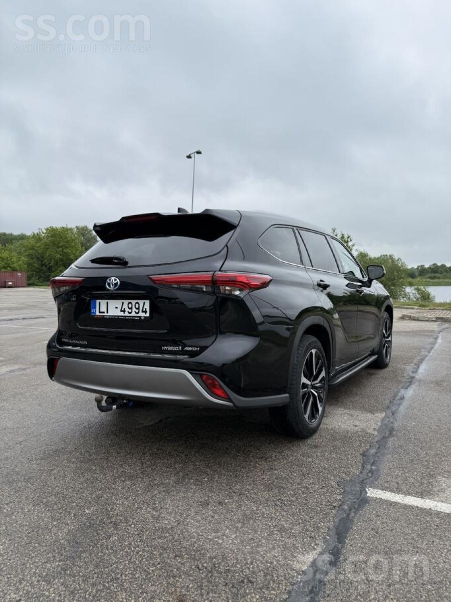 Melns Toyota Highlander 2022 Rīga, ar dzinēja tilpumu 2.50 L un nobraukumu 55 tūkst. km par 52000 €, foto 4 vietnē AUTOMOTO.COM.LV