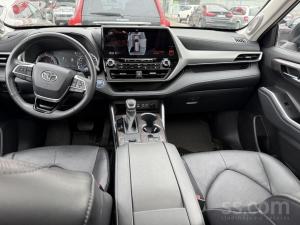Melns Toyota Highlander 2022 Rīga, ar dzinēja tilpumu 2.50 L un nobraukumu 55 tūkst. km par 52000 €, foto 6 vietnē AUTOMOTO.COM.LV