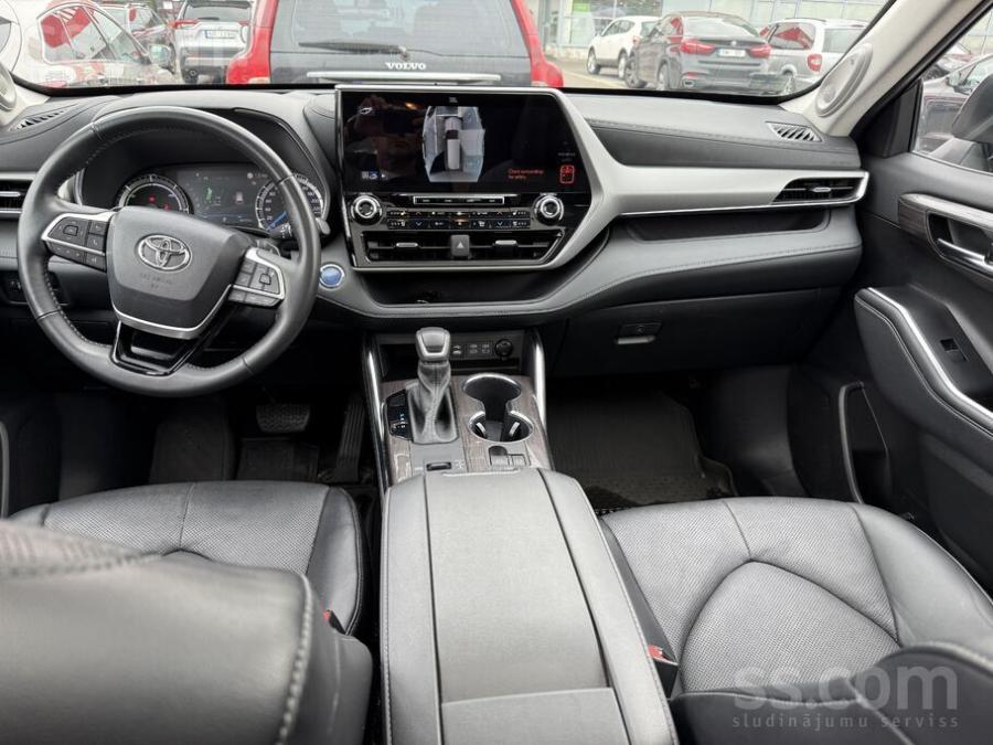 Melns Toyota Highlander 2022 Rīga, ar dzinēja tilpumu 2.50 L un nobraukumu 55 tūkst. km par 52000 €, foto 6 vietnē AUTOMOTO.COM.LV