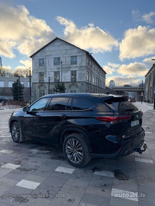 Melns Toyota Highlander 2022 Tallina, ar dzinēja tilpumu 2.50 L un nobraukumu 103 tūkst. km par 40900 €, foto 4 vietnē AUTOMOTO.COM.LV