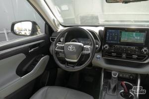 Black Toyota Highlander 2022 in Vilnius, with an engine capacity of 2.50 L and mileage of 122 thousand km for 39150 €, photo 26 on AUTOMOTO.COM.LV