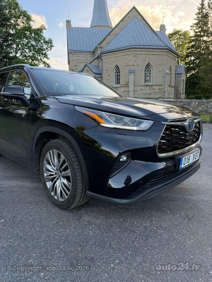 Melns Toyota Highlander 2022 Tallina, ar dzinēja tilpumu 2.50 L un nobraukumu 109 tūkst. km par 37000 €, foto 1 vietnē AUTOMOTO.COM.LV