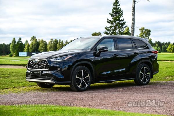 Black Toyota Highlander 2022 in Tallinn, with an engine capacity of 2.50 L and mileage of 105 thousand km for 41900 €, photo 2 on AUTOMOTO.COM.LV