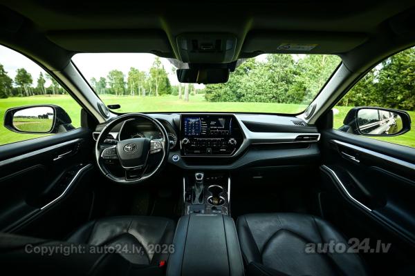 Black Toyota Highlander 2022 in Tallinn, with an engine capacity of 2.50 L and mileage of 105 thousand km for 41900 €, photo 9 on AUTOMOTO.COM.LV