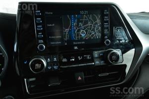 Black Toyota Highlander 2022 in Riga, with an engine capacity of 2.50 L and mileage of 81 thousand km for 39990 €, photo 12 on AUTOMOTO.COM.LV