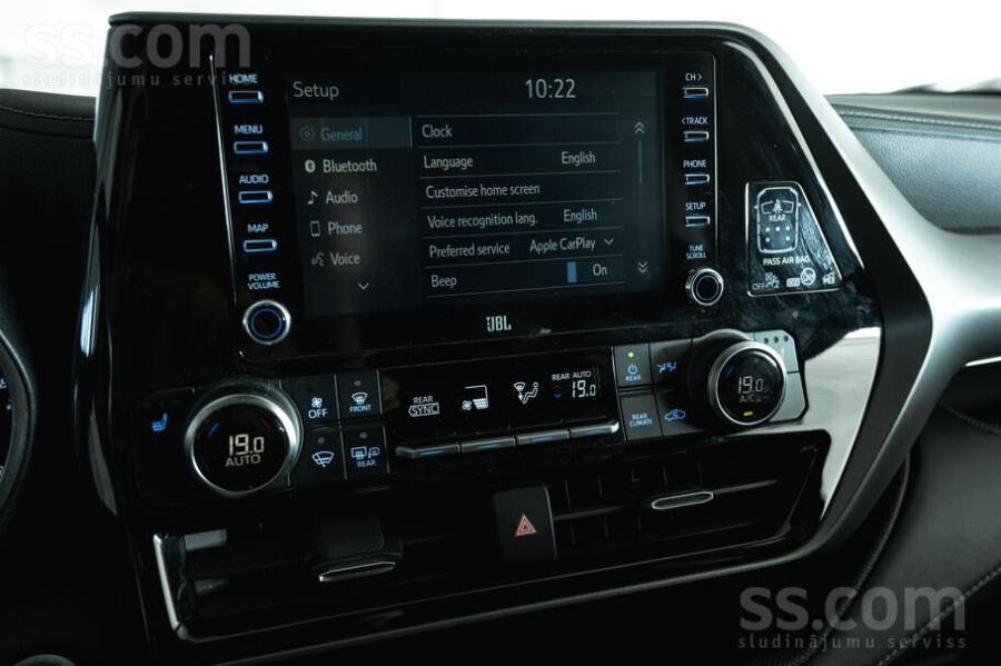 Black Toyota Highlander 2022 in Riga, with an engine capacity of 2.50 L and mileage of 81 thousand km for 39990 €, photo 13 on AUTOMOTO.COM.LV