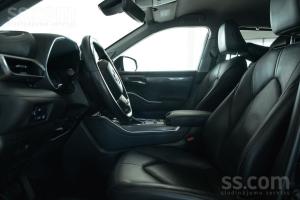 Black Toyota Highlander 2022 in Riga, with an engine capacity of 2.50 L and mileage of 81 thousand km for 39990 €, photo 17 on AUTOMOTO.COM.LV