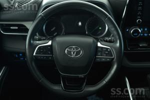 Black Toyota Highlander 2022 in Riga, with an engine capacity of 2.50 L and mileage of 81 thousand km for 39990 €, photo 20 on AUTOMOTO.COM.LV