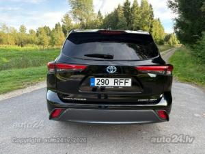 Melns Toyota Highlander 2024 Tallina, ar dzinēja tilpumu 2.50 L un nobraukumu 21 tūkst. km par 54790 €, foto 3 vietnē AUTOMOTO.COM.LV