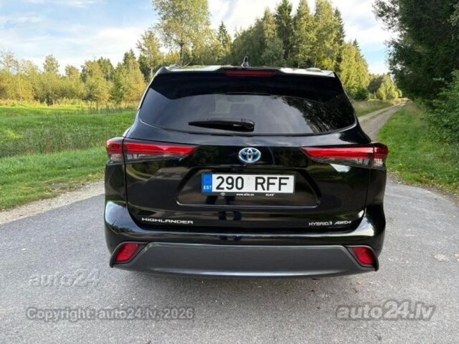Melns Toyota Highlander 2024 Tallina, ar dzinēja tilpumu 2.50 L un nobraukumu 21 tūkst. km par 54790 €, foto 3 vietnē AUTOMOTO.COM.LV