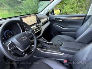 Melns Toyota Highlander 2024 Tallina, ar dzinēja tilpumu 2.50 L un nobraukumu 21 tūkst. km par 54790 €, foto 7 vietnē AUTOMOTO.COM.LV