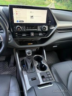 Melns Toyota Highlander 2024 Tallina, ar dzinēja tilpumu 2.50 L un nobraukumu 21 tūkst. km par 54790 €, foto 8 vietnē AUTOMOTO.COM.LV
