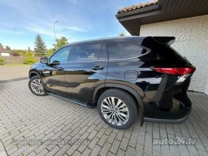 Melns Toyota Highlander 2024 Tallina, ar dzinēja tilpumu 2.50 L un nobraukumu 21 tūkst. km par 54790 €, foto 13 vietnē AUTOMOTO.COM.LV