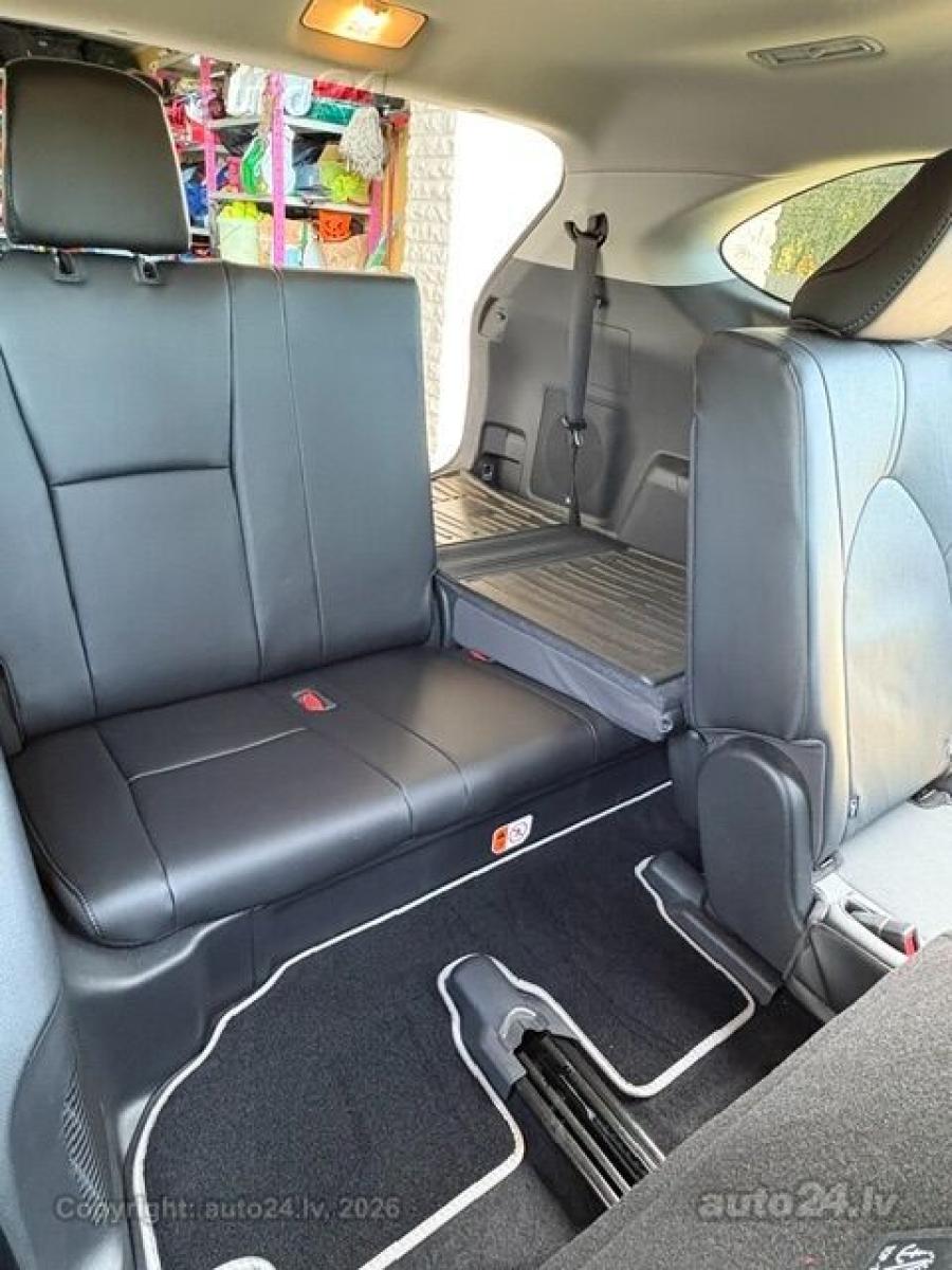 Melns Toyota Highlander 2024 Tallina, ar dzinēja tilpumu 2.50 L un nobraukumu 21 tūkst. km par 54790 €, foto 15 vietnē AUTOMOTO.COM.LV