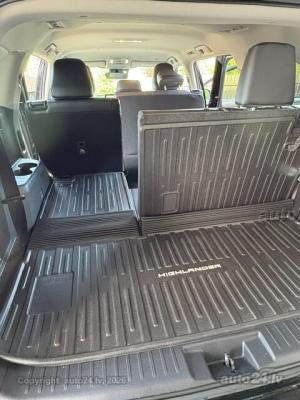 Melns Toyota Highlander 2024 Tallina, ar dzinēja tilpumu 2.50 L un nobraukumu 21 tūkst. km par 54790 €, foto 16 vietnē AUTOMOTO.COM.LV
