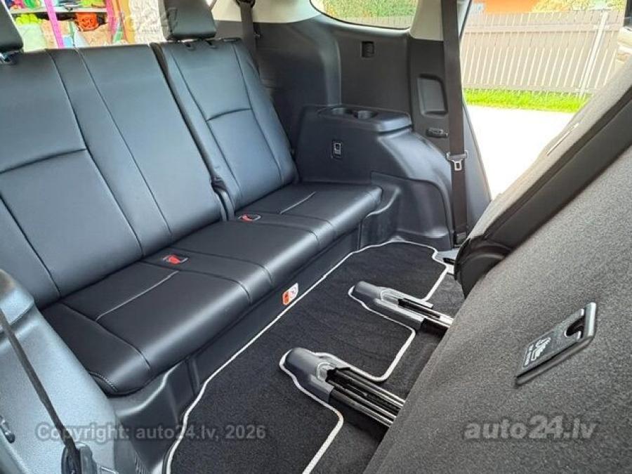 Melns Toyota Highlander 2024 Tallina, ar dzinēja tilpumu 2.50 L un nobraukumu 21 tūkst. km par 54790 €, foto 17 vietnē AUTOMOTO.COM.LV