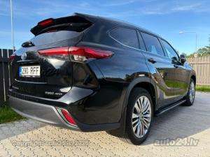 Melns Toyota Highlander 2024 Tallina, ar dzinēja tilpumu 2.50 L un nobraukumu 21 tūkst. km par 54790 €, foto 21 vietnē AUTOMOTO.COM.LV