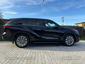 Melns Toyota Highlander 2024 Tallina, ar dzinēja tilpumu 2.50 L un nobraukumu 21 tūkst. km par 54790 €, foto 22 vietnē AUTOMOTO.COM.LV