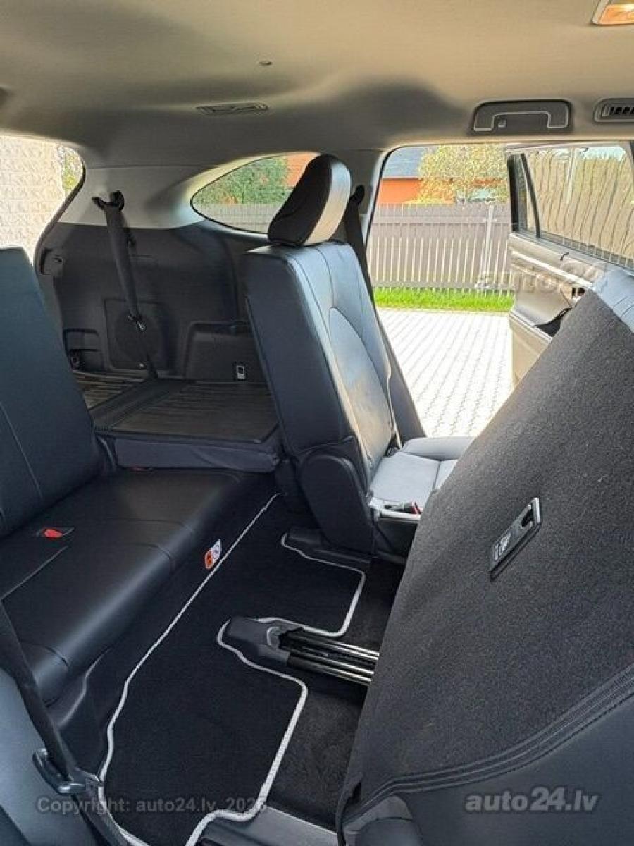 Melns Toyota Highlander 2024 Tallina, ar dzinēja tilpumu 2.50 L un nobraukumu 21 tūkst. km par 54790 €, foto 24 vietnē AUTOMOTO.COM.LV