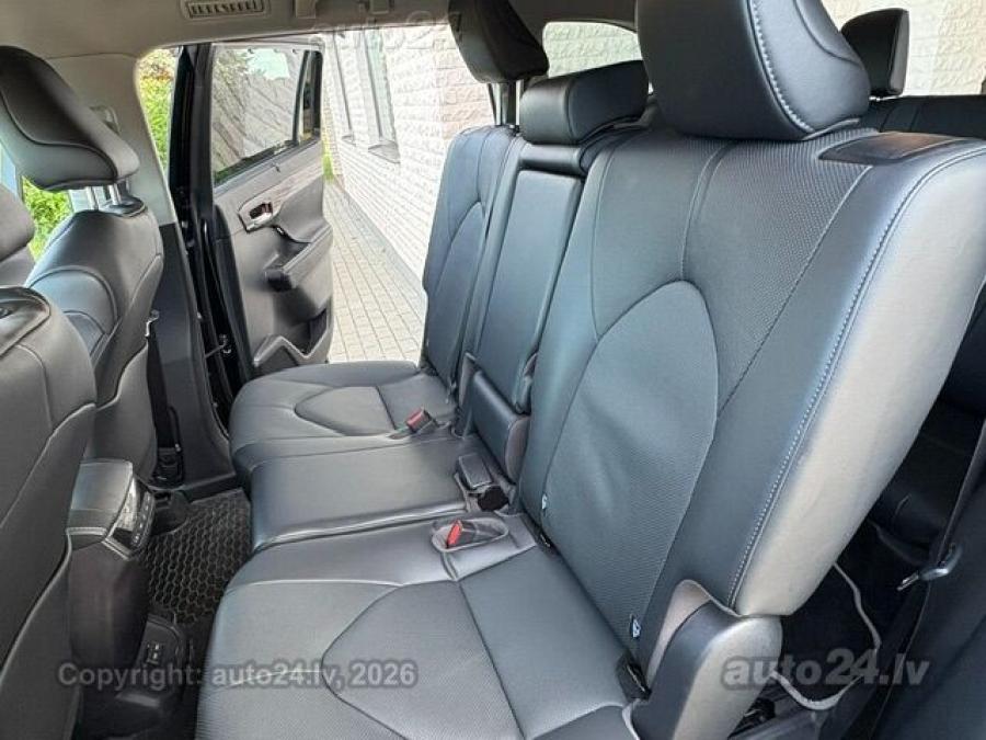 Melns Toyota Highlander 2024 Tallina, ar dzinēja tilpumu 2.50 L un nobraukumu 21 tūkst. km par 54790 €, foto 29 vietnē AUTOMOTO.COM.LV