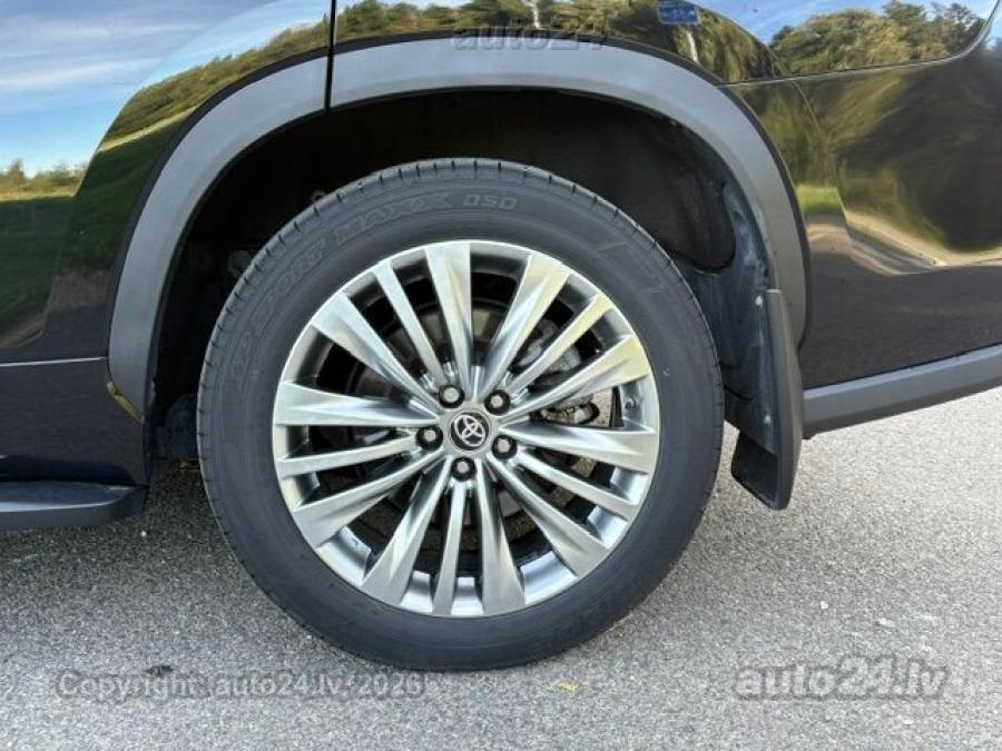 Melns Toyota Highlander 2024 Tallina, ar dzinēja tilpumu 2.50 L un nobraukumu 21 tūkst. km par 54790 €, foto 31 vietnē AUTOMOTO.COM.LV