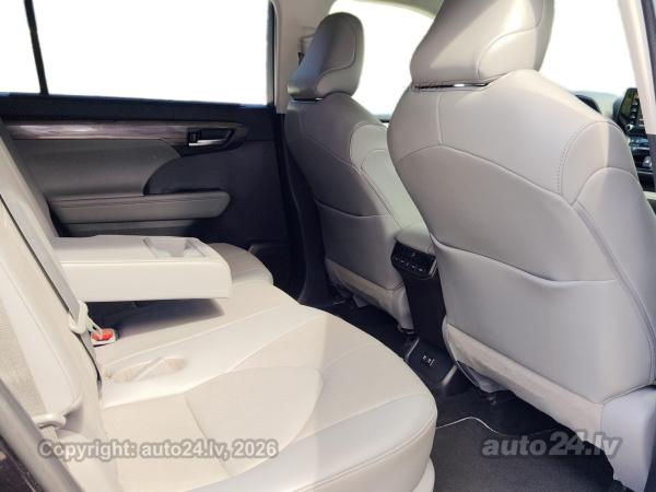 Melns Toyota Highlander 2021 Tallina, ar dzinēja tilpumu 2.49 L un nobraukumu 93 tūkst. km par 40895 €, foto 7 vietnē AUTOMOTO.COM.LV