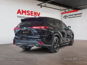 Melns Toyota Highlander 2022 Tallina, ar dzinēja tilpumu 2.50 L un nobraukumu 93 tūkst. km par 43990 €, foto 3 vietnē AUTOMOTO.COM.LV